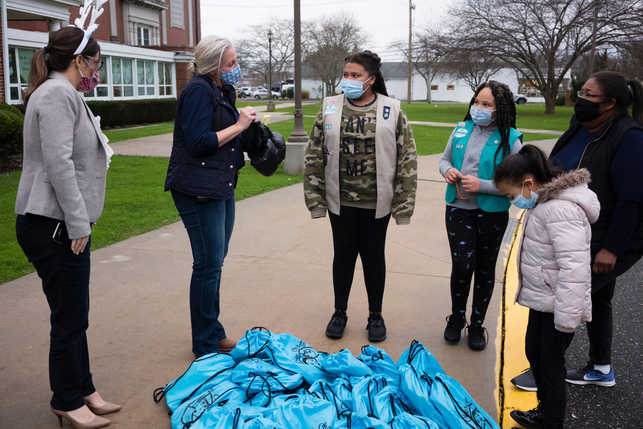 Shinnecock Girl Scouts Donate Art Supplies To Free Lunch Program ...