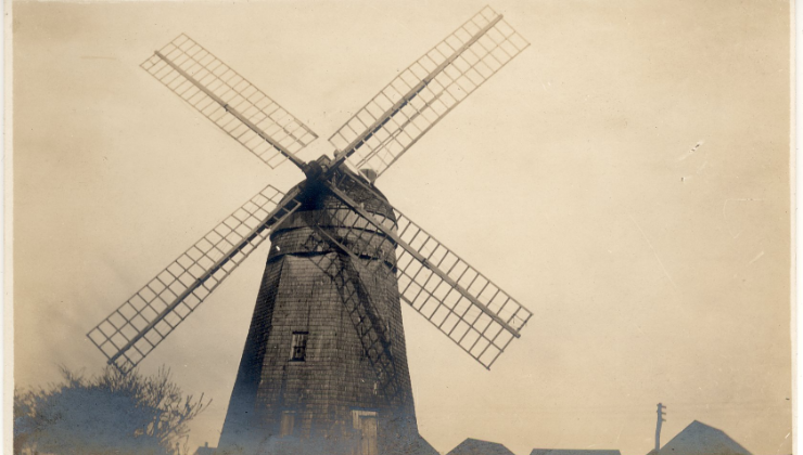 Tour of the Beebe Windmill with Southampton Town Historian Julie Greene ...
